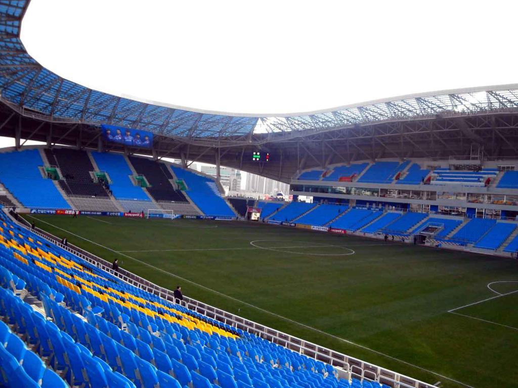 Filming at Bakshi Stadium| Filmapia - real sites . reel sites