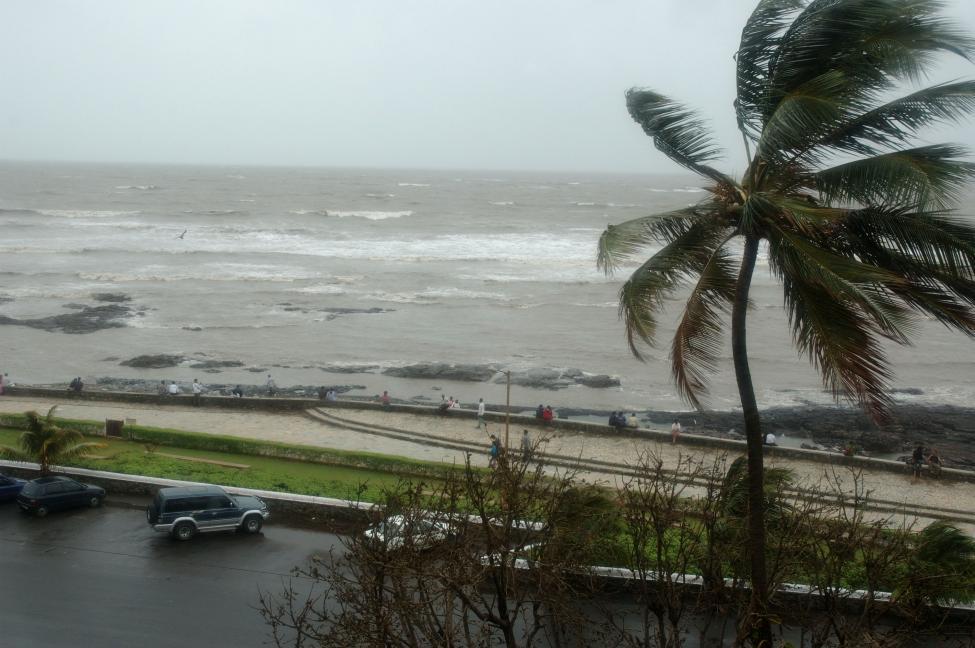 Filming at Bandra Bandstand| Filmapia - real sites . reel sites