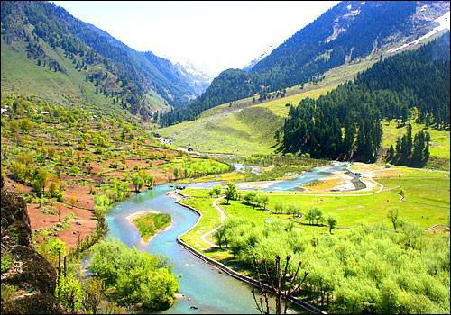 Filming at Betaab Valley| Filmapia - real sites . reel sites