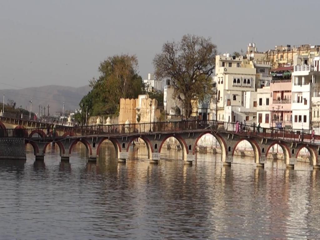 Filming at Chandpole Bridge - Udaipur| Filmapia - real sites . reel sites
