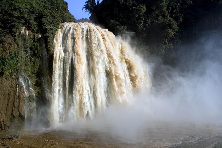 Filming at Dadieshui Waterfalls| Filmapia - real sites . reel sites