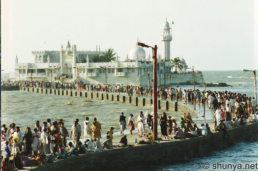 Filming at Haji Ali| Filmapia - real sites . reel sites
