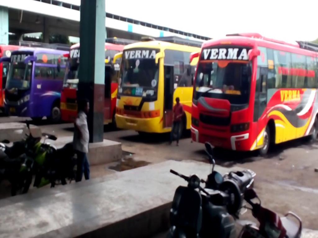 Filming at Halalpur Bus Stand| Filmapia - real sites . reel sites