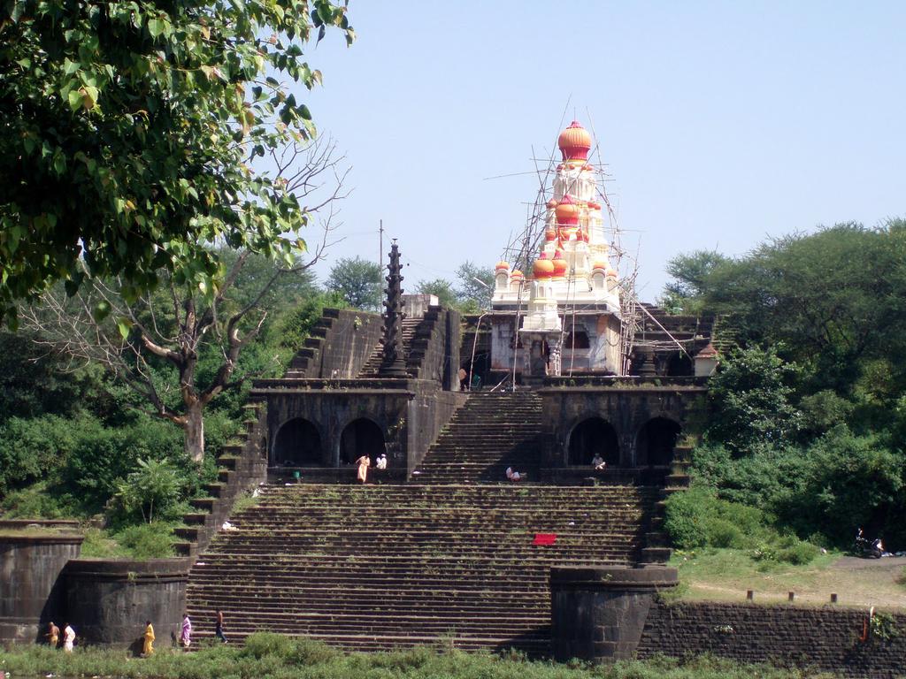 Filming at Sri Kashi Vishweshwar Temple| Filmapia - real sites . reel sites
