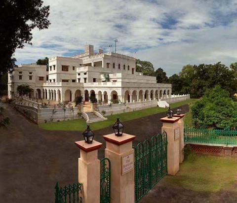 Filming at The Baradari Palace| Filmapia - real sites . reel sites