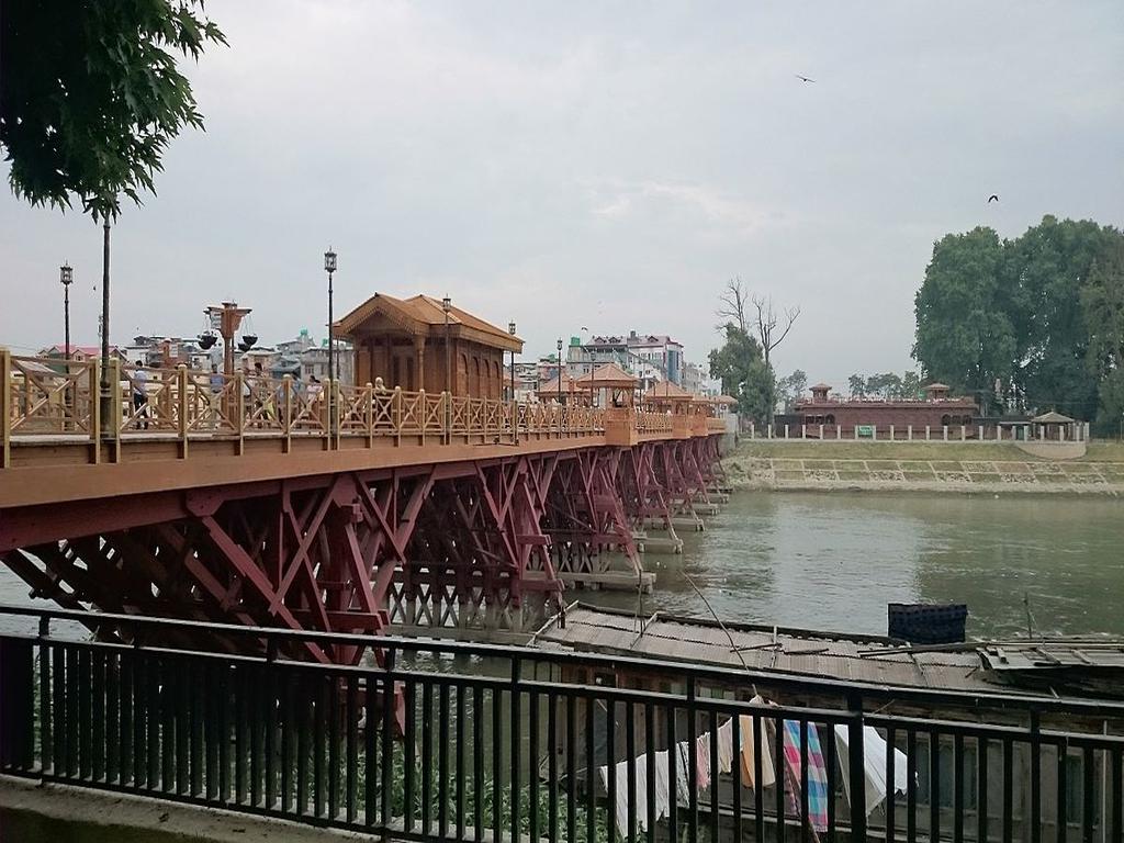 Filming at Zero Bridge| Filmapia - real sites . reel sites